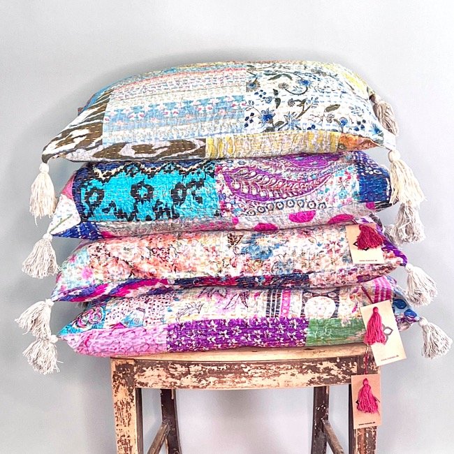 Kantha pude, stonewash (40x60 cm) - forskellige designs - Brugskunst ...